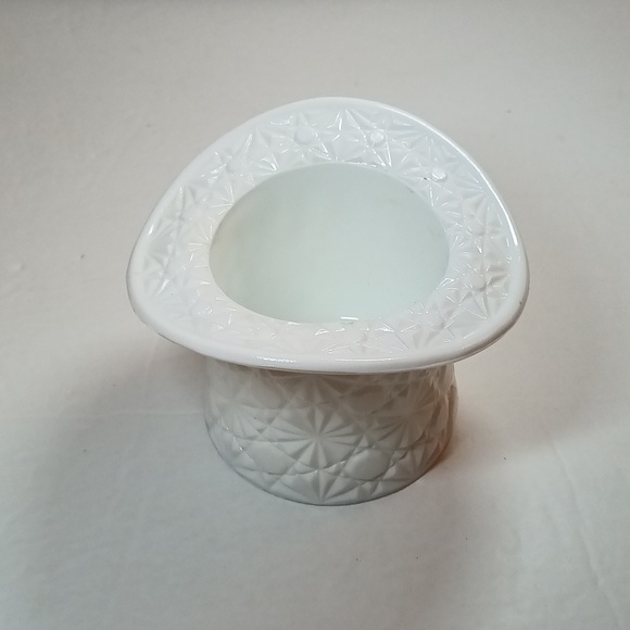 Fenton | Accents | Fenton Daisy Button Pattern Milk Glass Top Hat Vase ...
